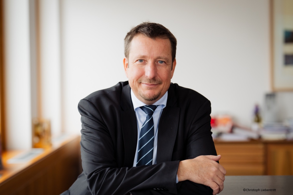 Seit 25 Jahren erfolgreich: Kfz-Zulassung durch die österreichische Versicherungswirtschaft ...